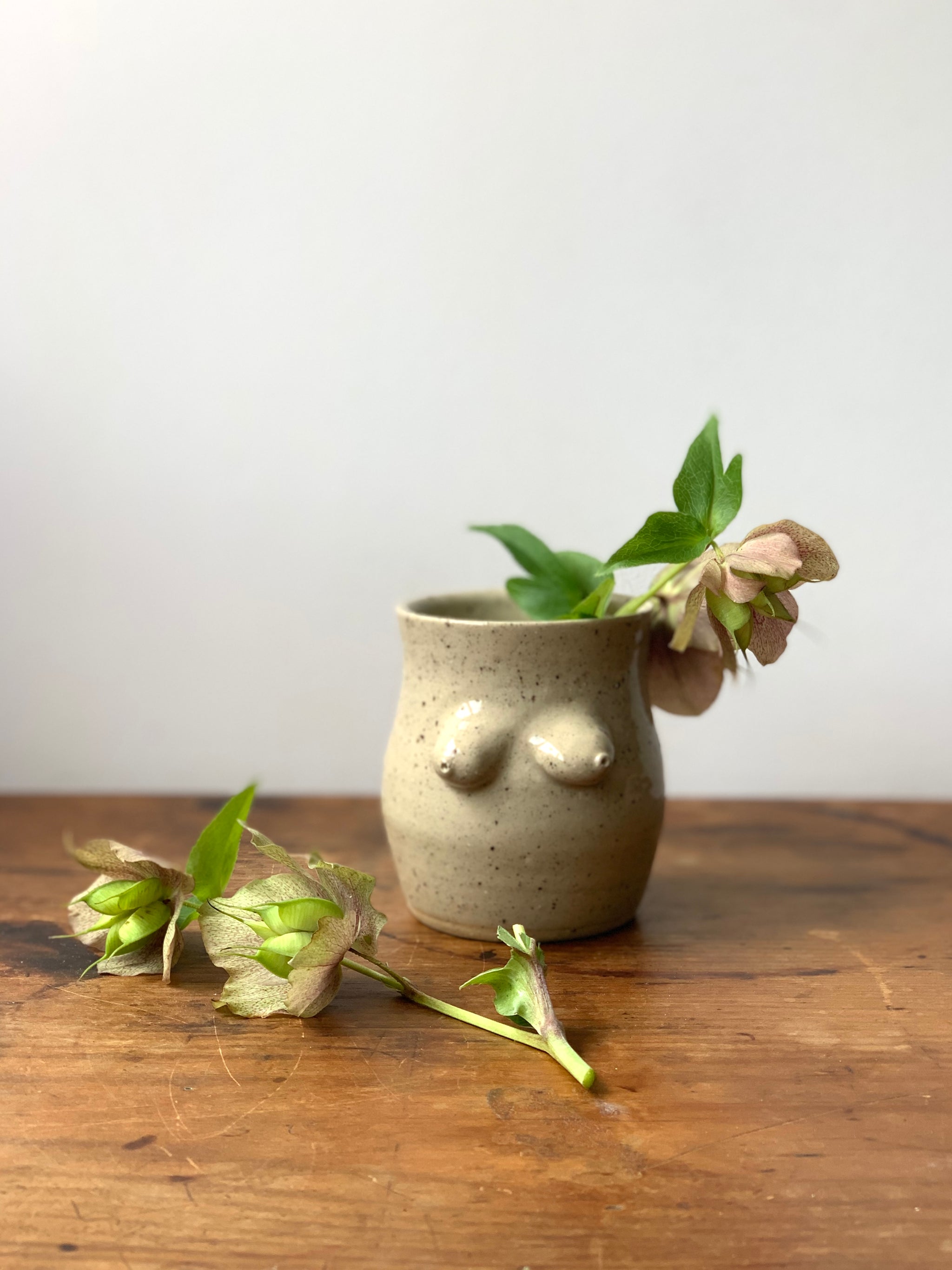 T1tty vase – Ruby Duncan