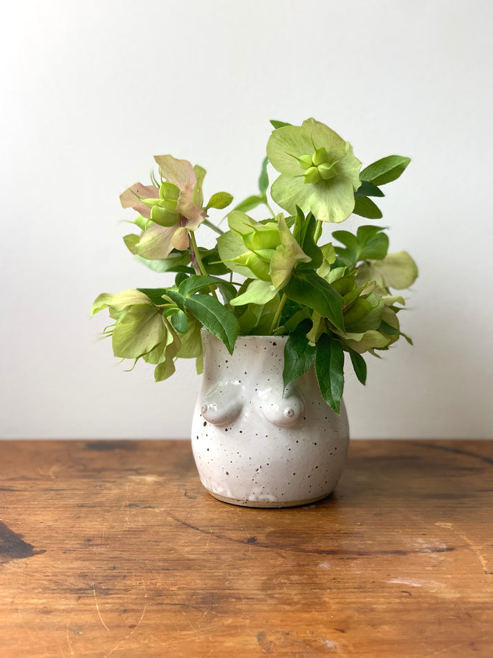 T1tty vase – Ruby Duncan